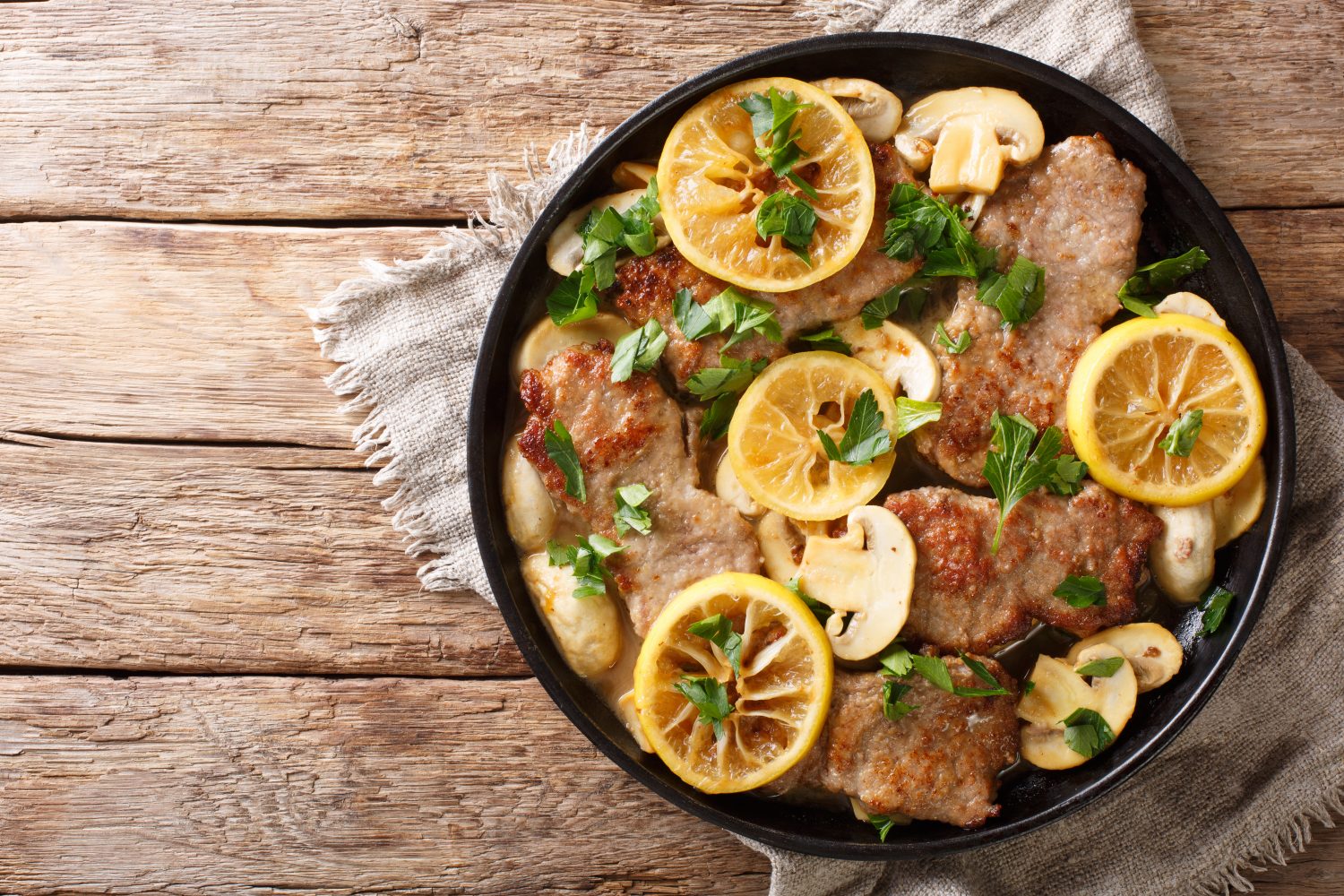Veal scaloppini with lemon, capers and mushrooms | Family Fontaine